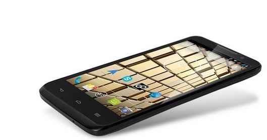 Goclever, smartphone-proiettore con due batterie