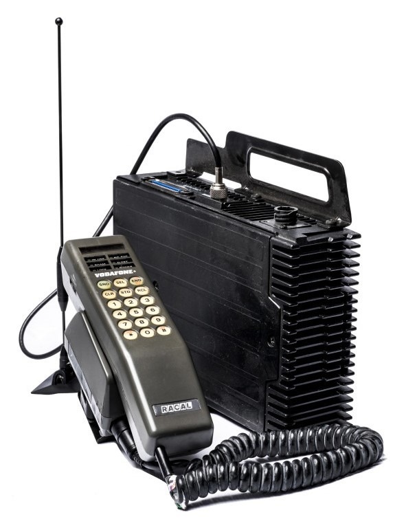 La prima chiamata da cellulare: 30 anni fa, con 5 chili di telefono